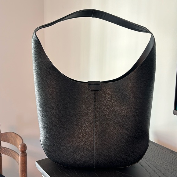 Antik Kraft | Bags | Antik Kraft Black Faux Pebbles Leather Shoulder ...